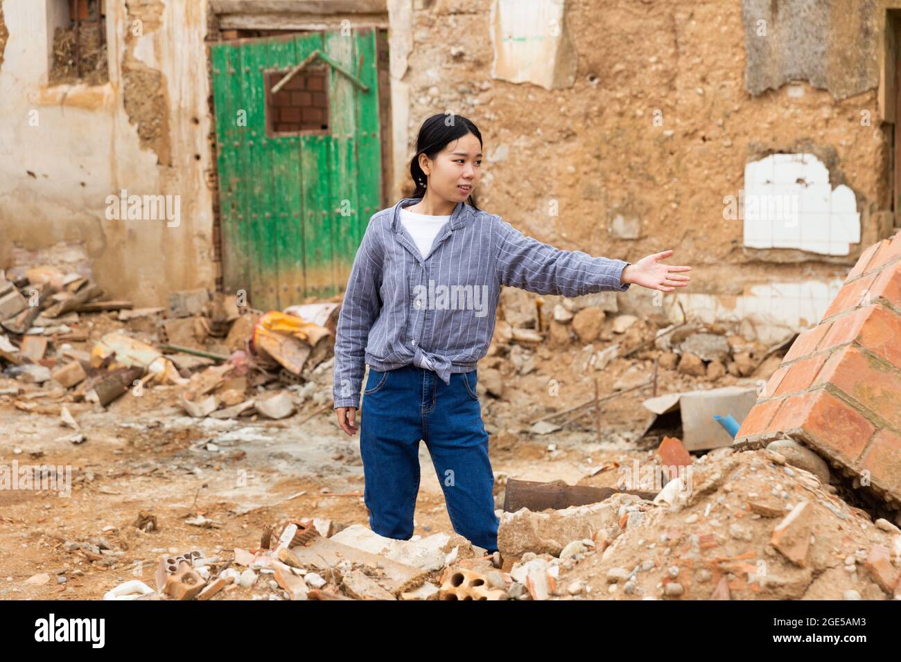 Chinese girl near building Stock Photo - Alamy