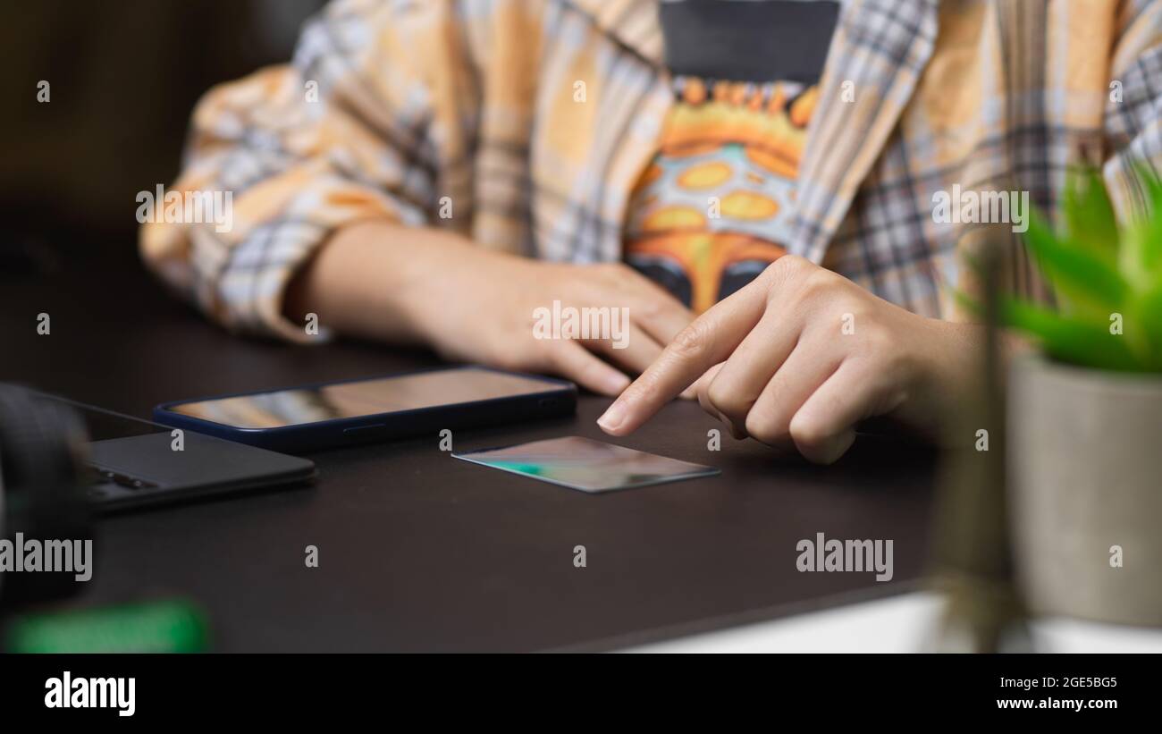 Insert credit card hi-res stock photography and images - Alamy