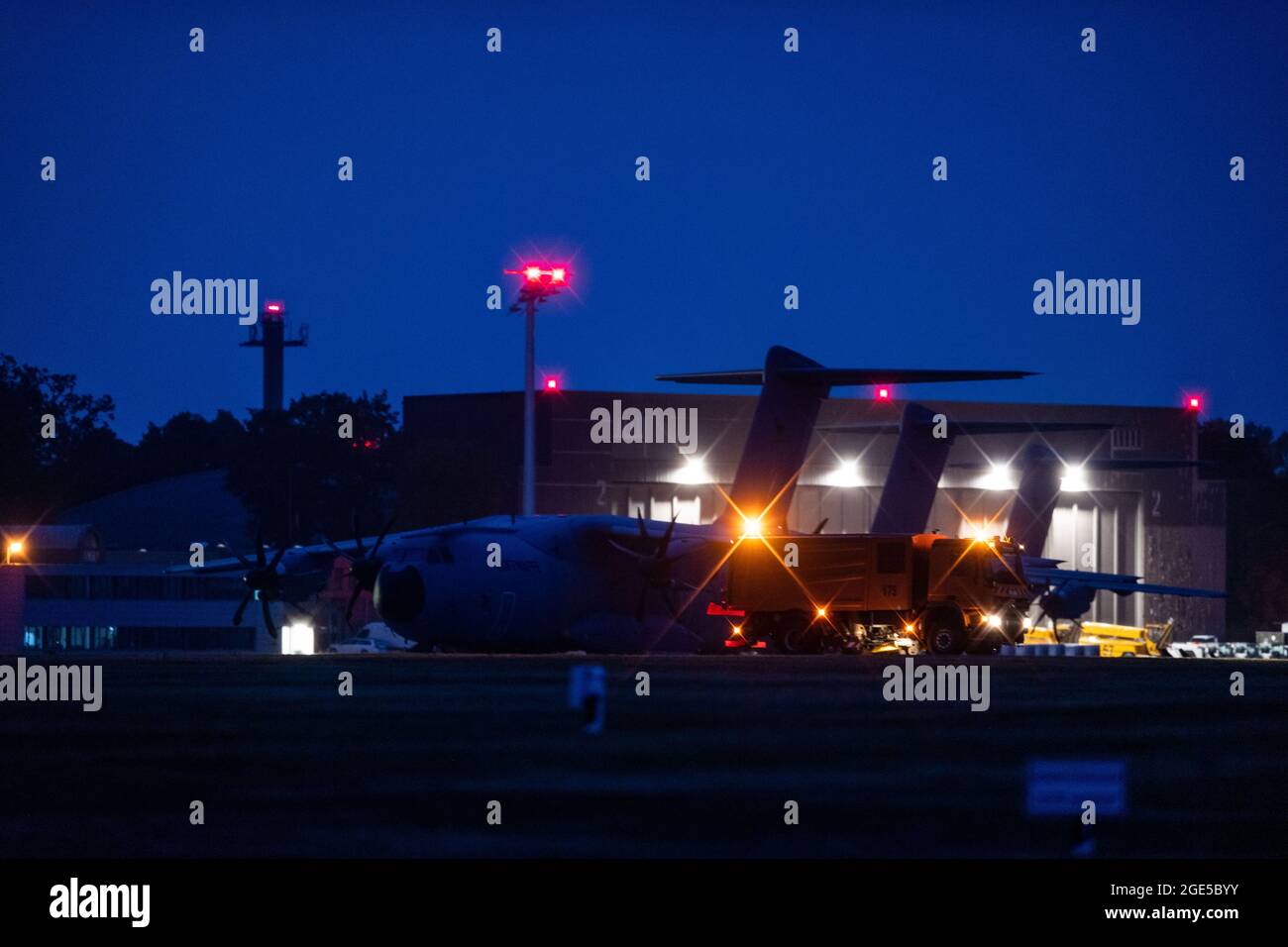 Luftwaffe transport aircraft hi-res stock photography and images - Alamy