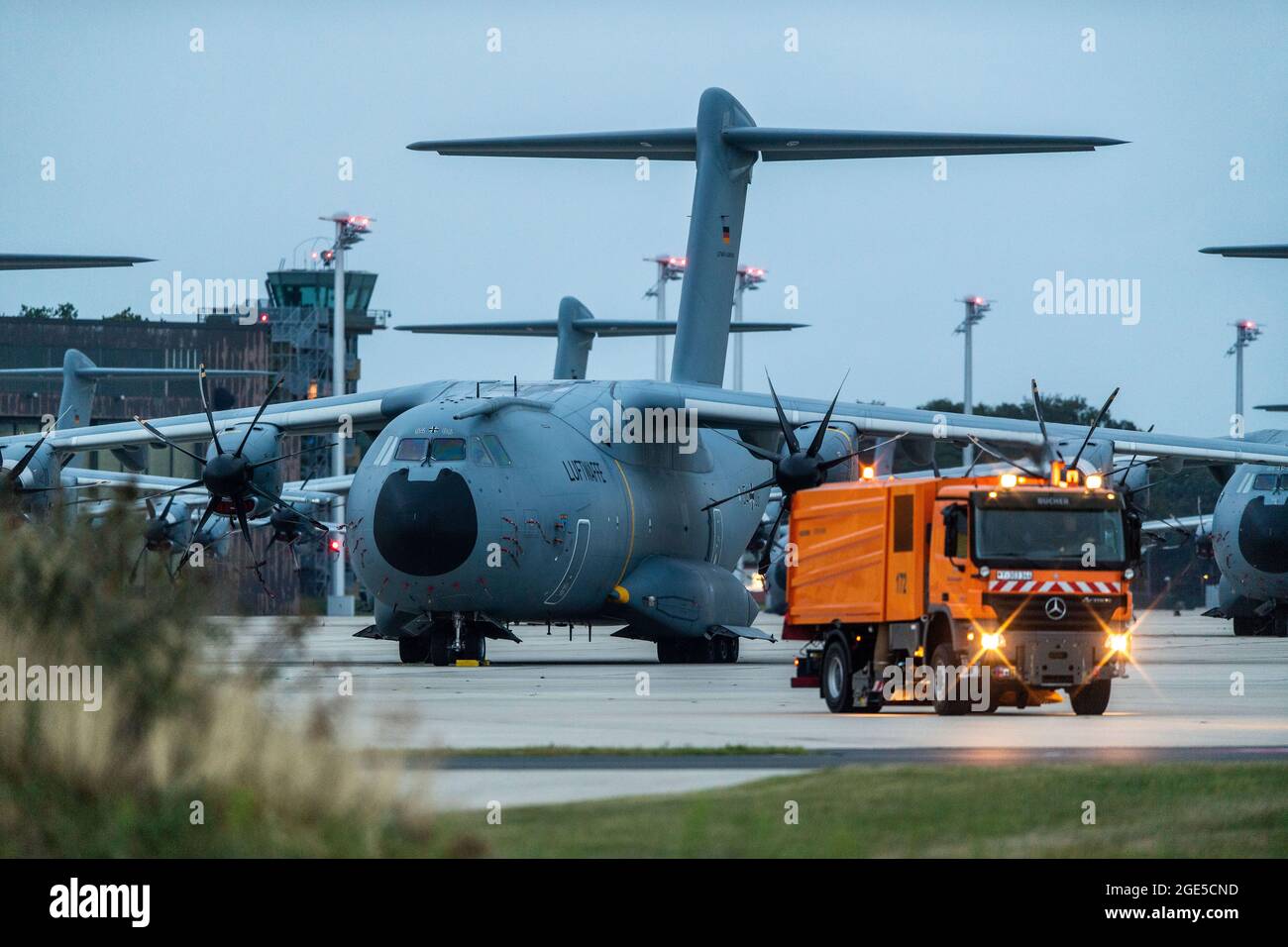 Luftwaffe transport aircraft hi-res stock photography and images - Alamy