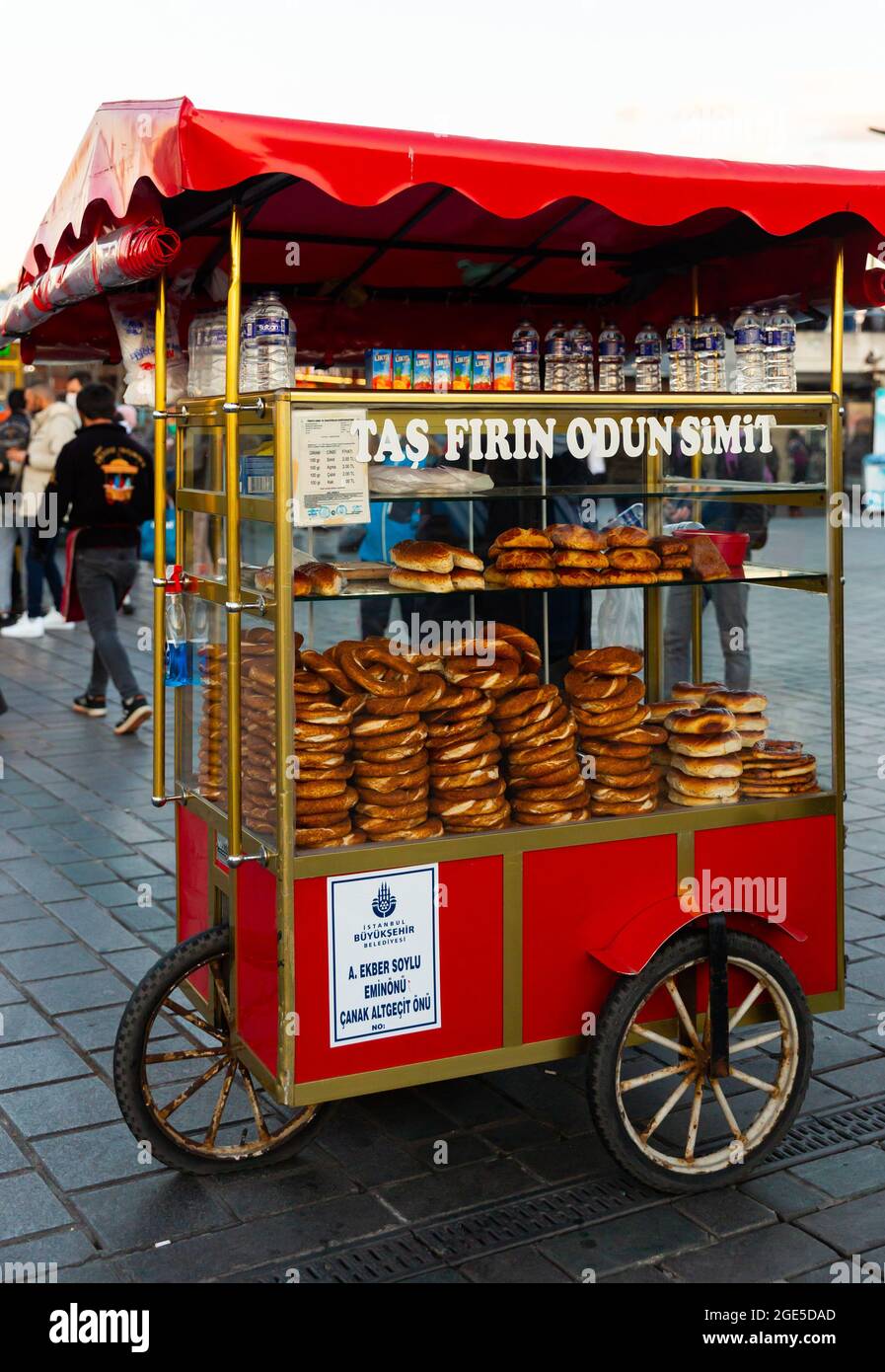 Turkish simit cart hi-res stock photography and images - Alamy