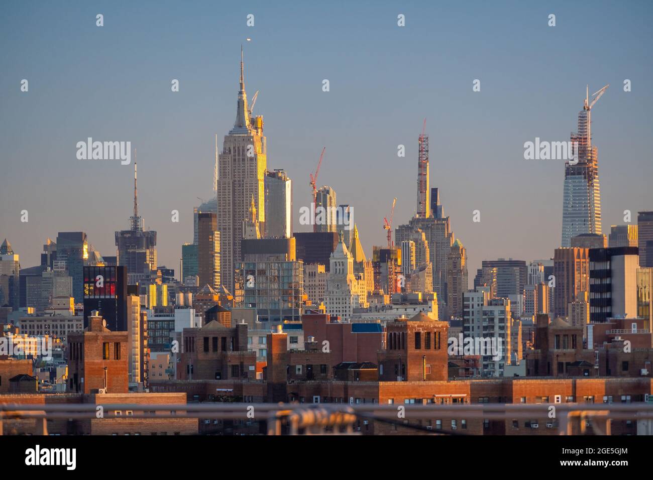 Beautiful new york city skyline hi-res stock photography and images - Alamy