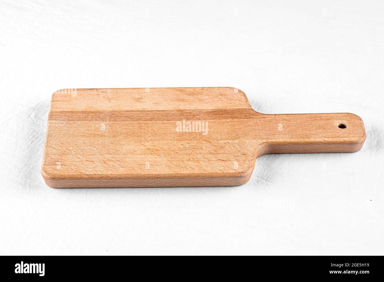 Isolated wooden cutting board on white background Stock Photo - Alamy