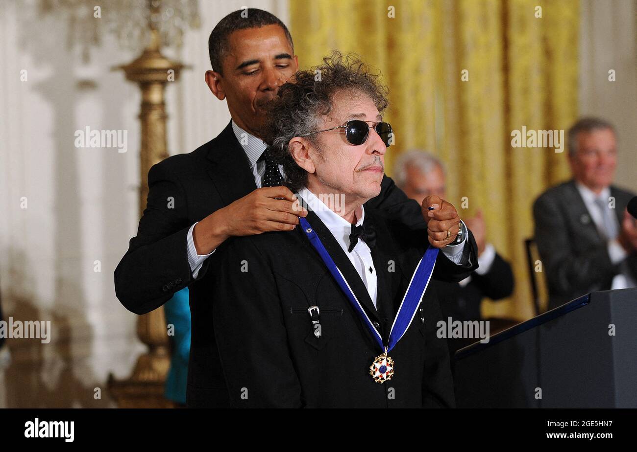 Bob dylan 1965 hi-res stock photography and images - Alamy