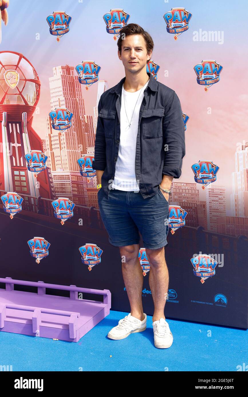 Berlin, Germany. 15th Aug, 2021. Tim Oliver Schultz comes to the fan ...