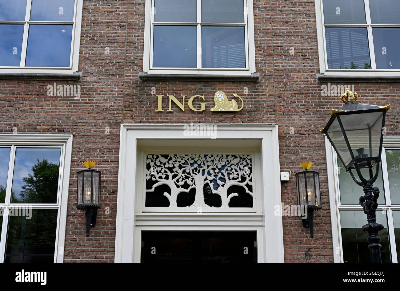 den haag, netherlands - 2021-08-06: facade and entrance of ing bank ...