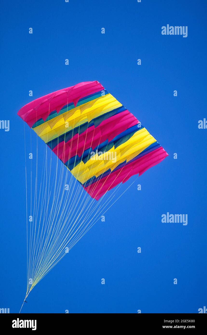 Parafoil hi-res stock photography and images - Alamy