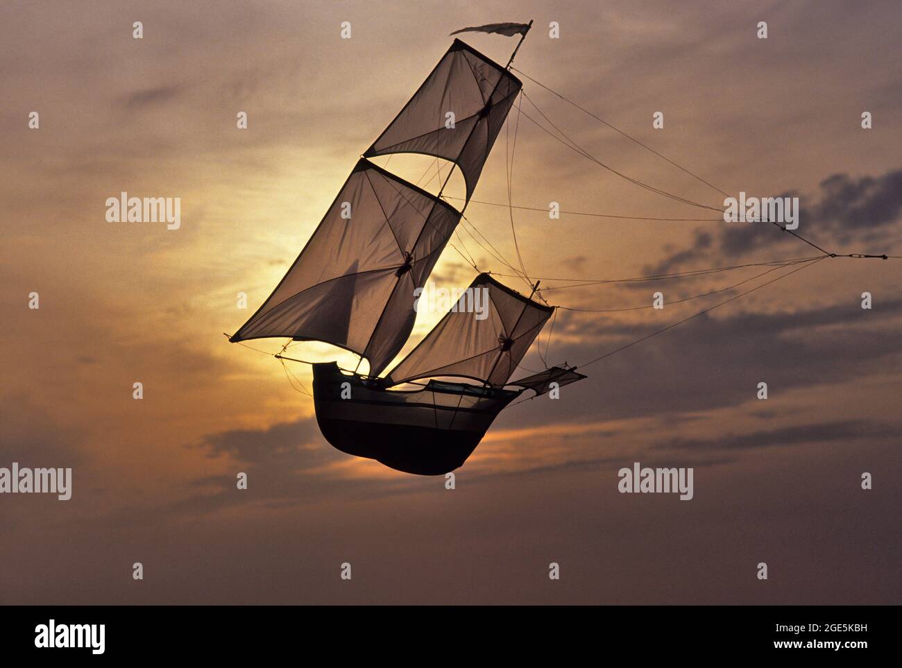 Cellular kite hi-res stock photography and images - Alamy