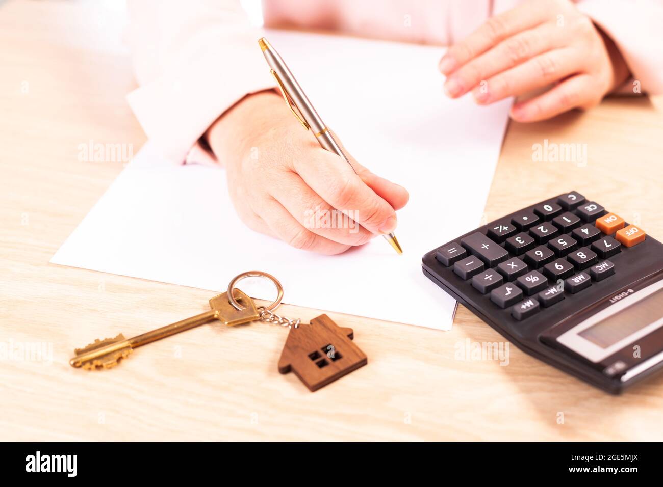 Contract of insurance hi-res stock photography and images - Alamy