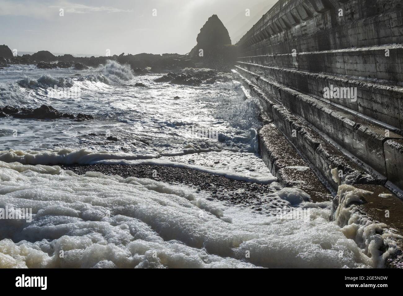 Strong wall hi-res stock photography and images - Alamy