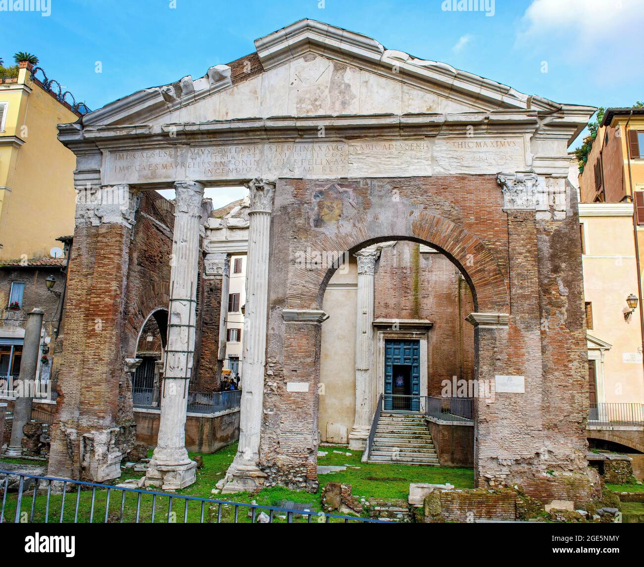 Pillar portico hi-res stock photography and images - Alamy