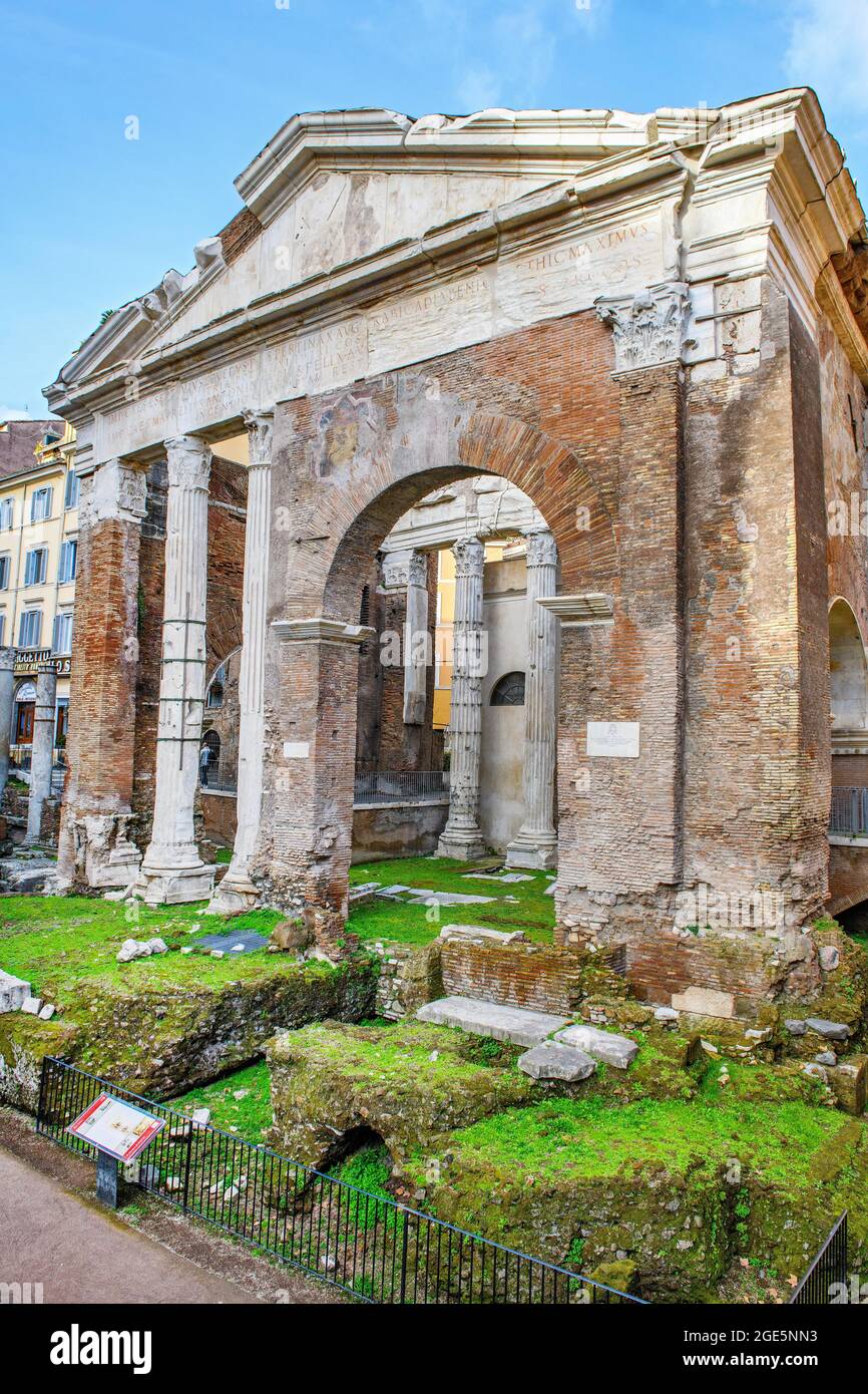 Pillar portico hi-res stock photography and images - Alamy