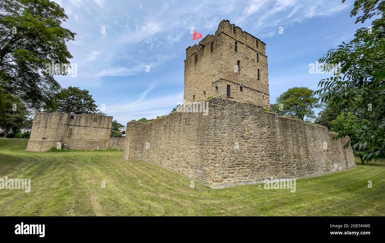 Dry castle hi-res stock photography and images - Alamy