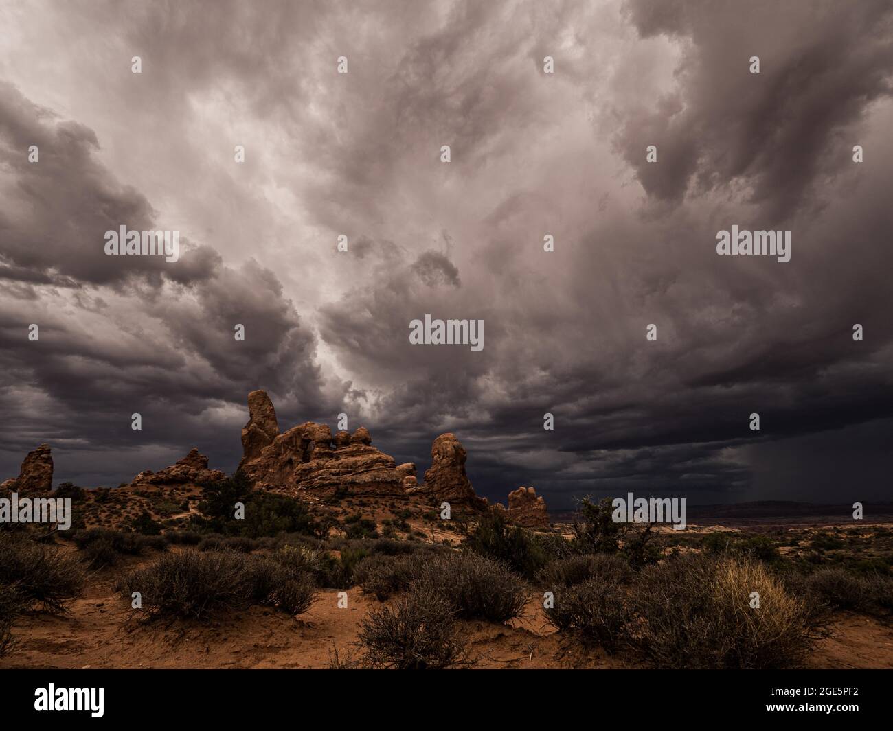 Storm cloud arch hi-res stock photography and images - Alamy