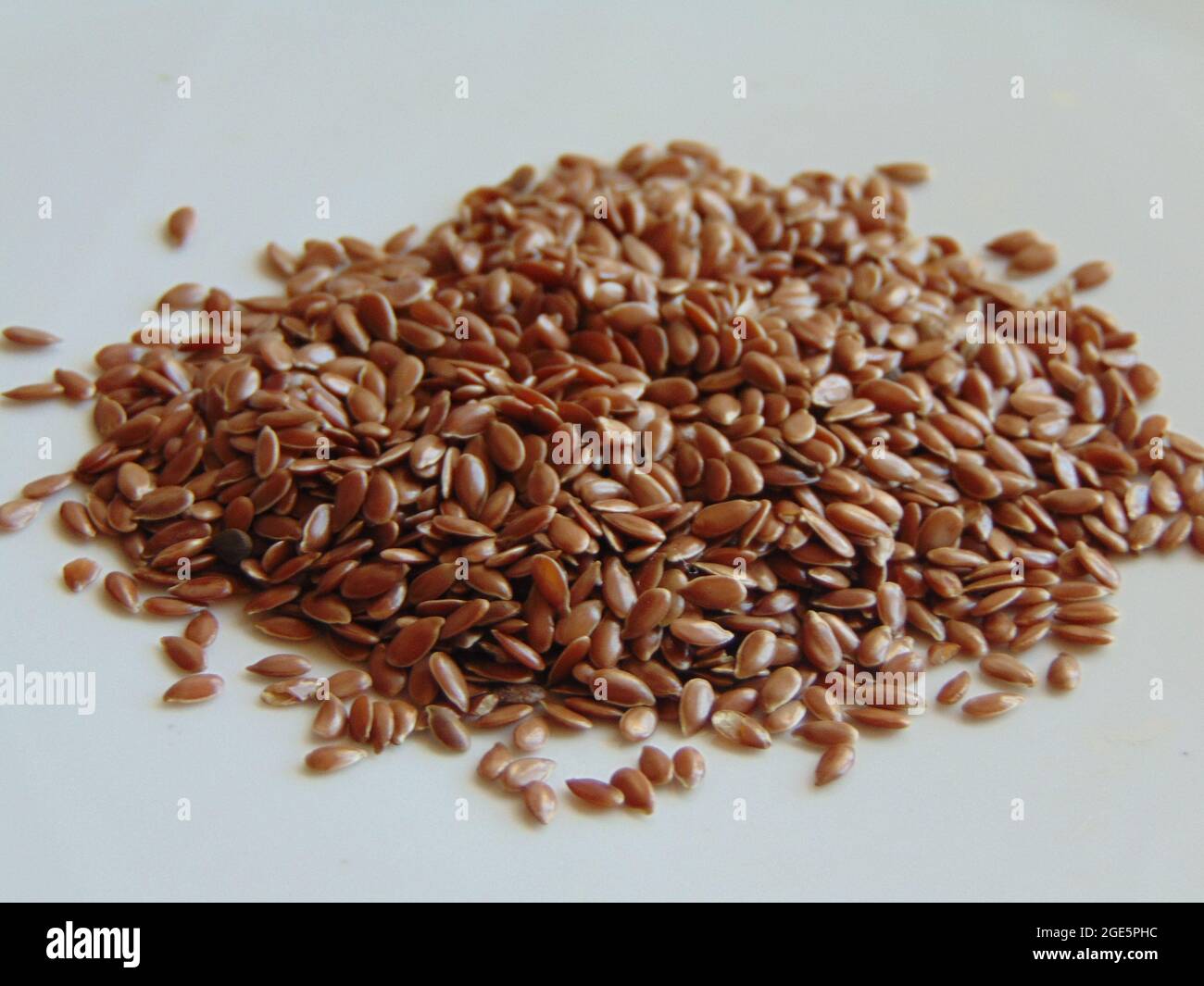 flaxseed isolated on white background Stock Photo - Alamy