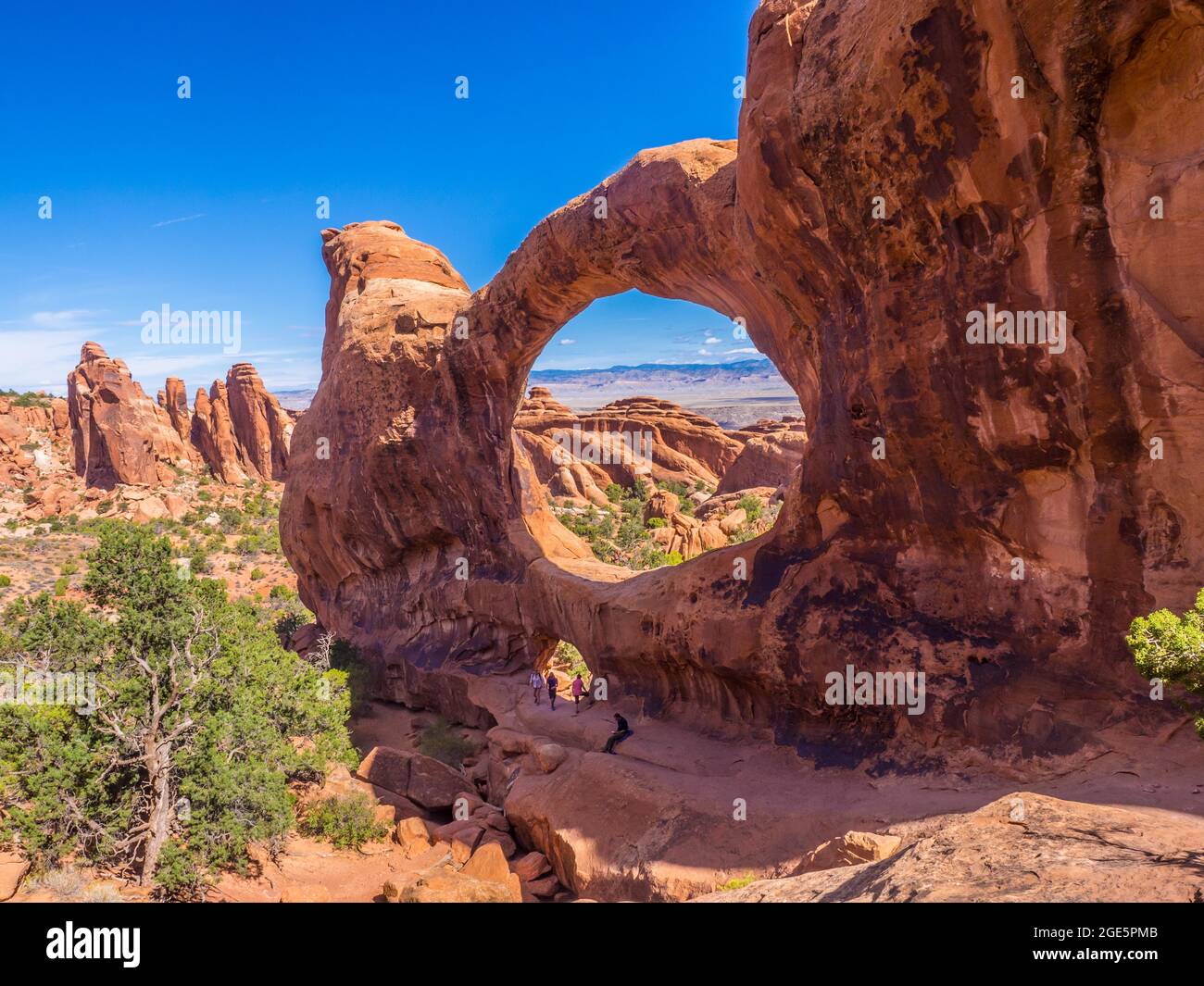 Double O Arch, rock arch, Devil's Garden Trail, Arches National Park ...