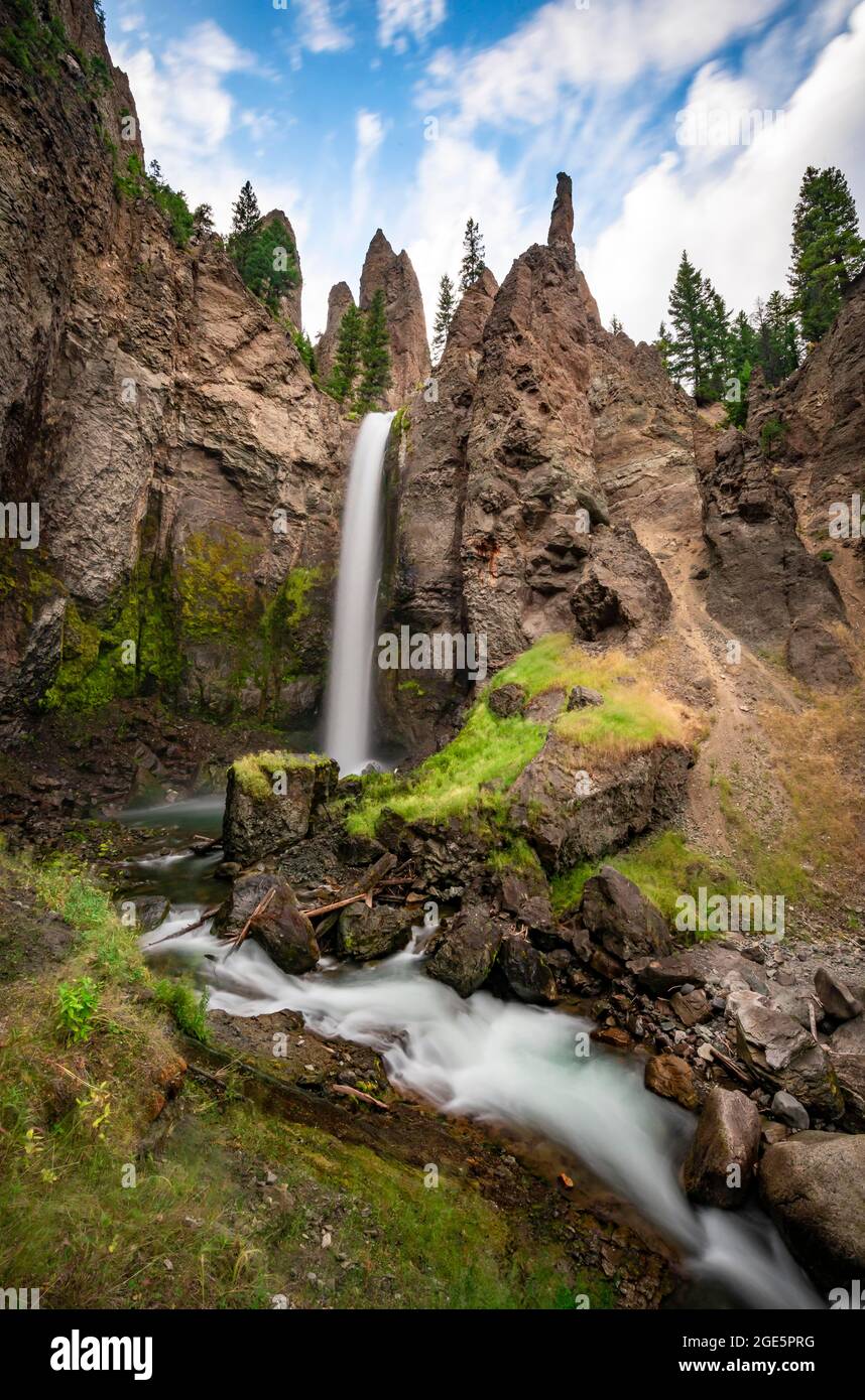 Waterfall yellowstone park hi-res stock photography and images - Alamy