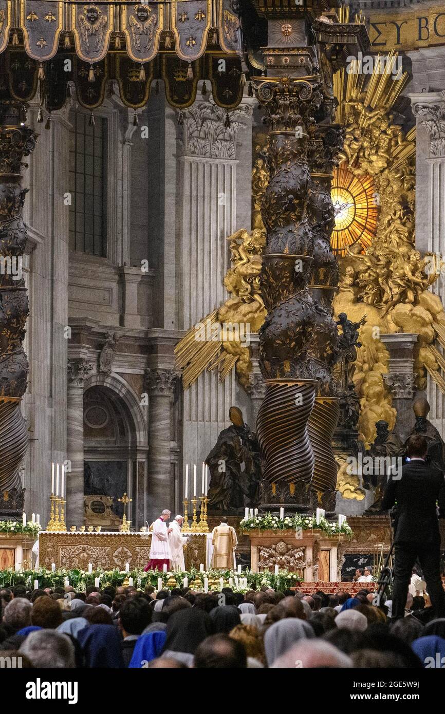 Pope celebrates Saint Mass in St Peter's Basilica in front of faithful ...