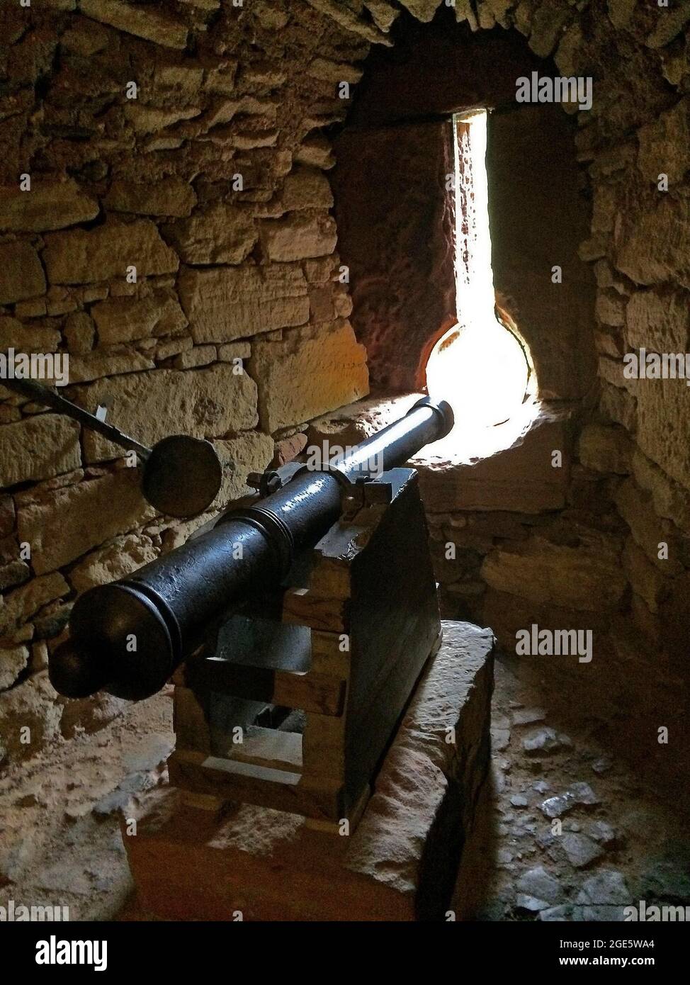 Embrasure cannon hi-res stock photography and images - Alamy