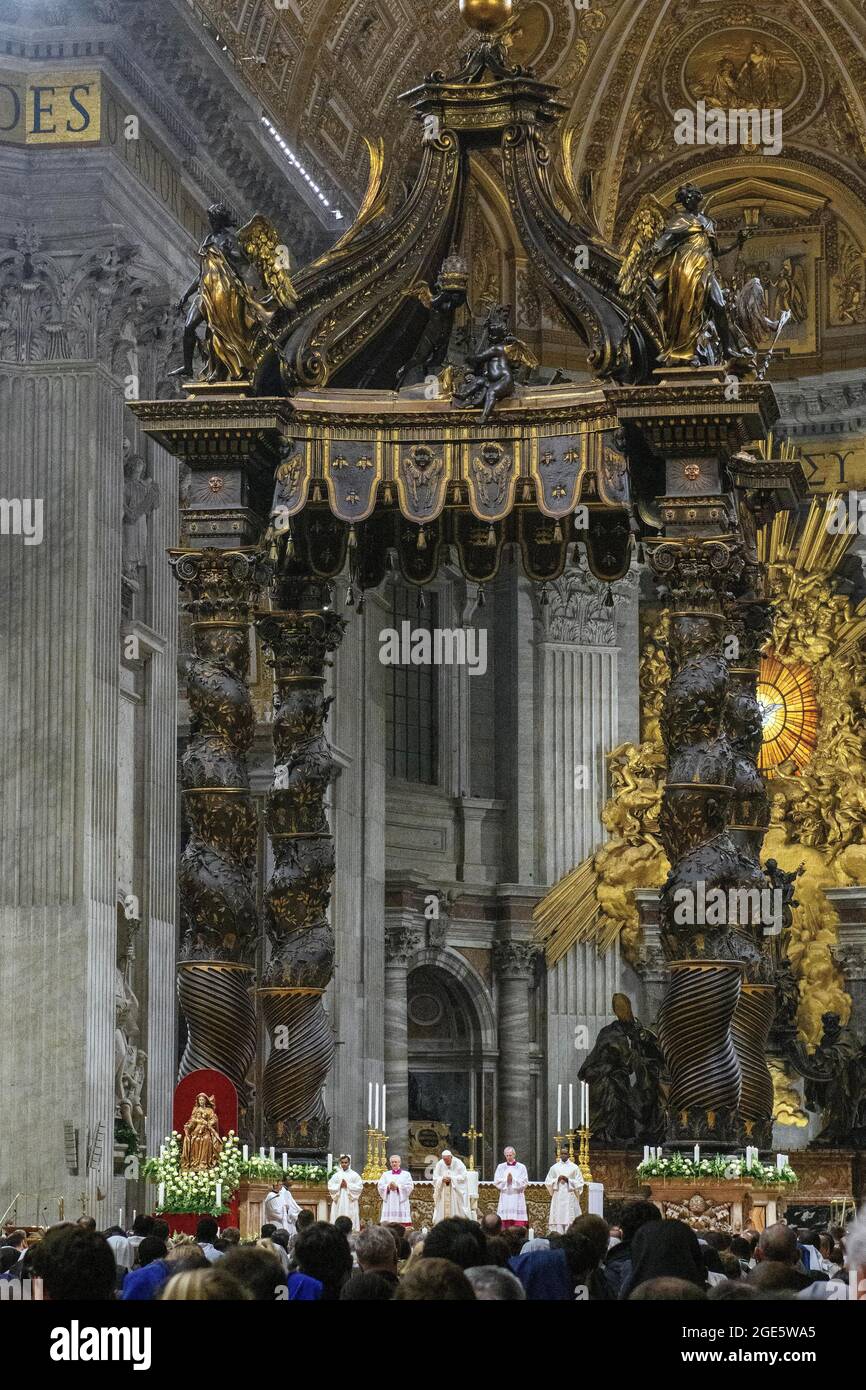 Pope celebrates Saint Mass in St Peter's Basilica in front of faithful ...