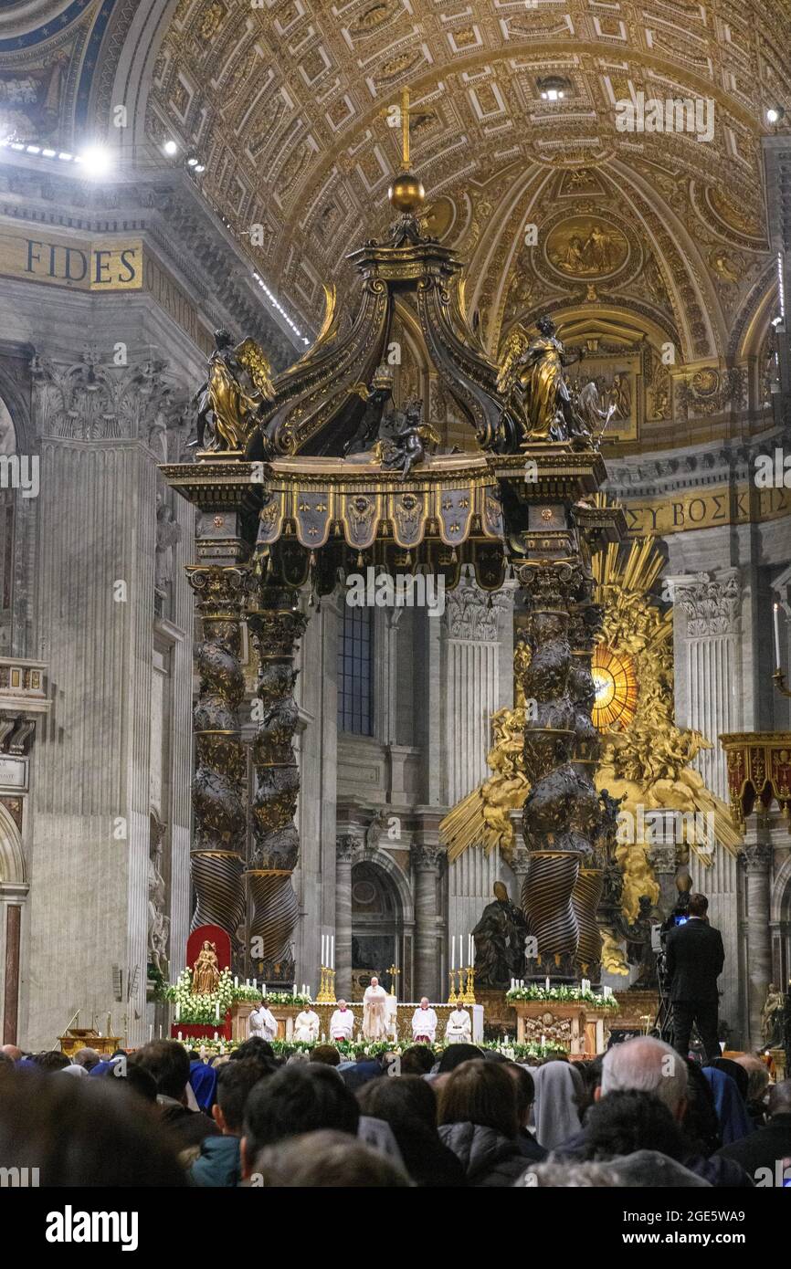 Pope preaches to faithful Christians during Saint Mass in St. Peter's ...