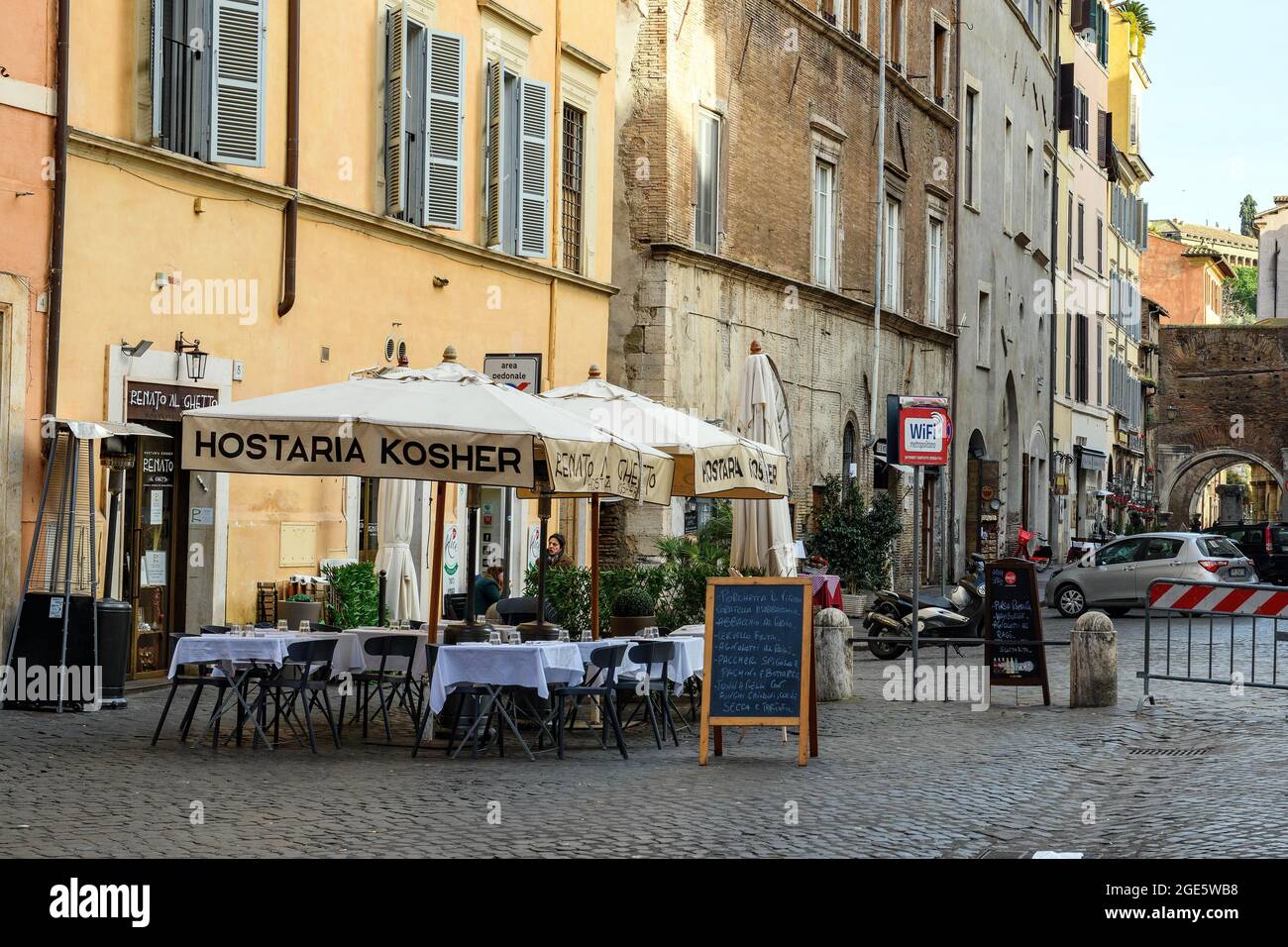 One person restaurant hi-res stock photography and images - Alamy