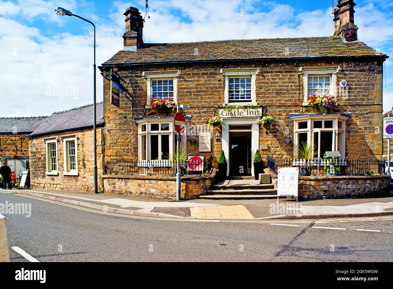 The Castle Inn, Bakewell, Home of the Bakewell Tart, Derbyshire ...