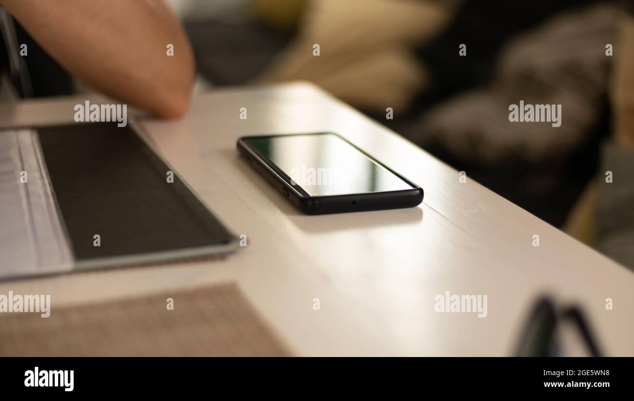 Hand signal and restaurant hi-res stock photography and images - Alamy