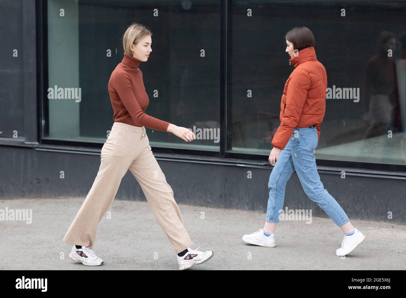 Two girls walking hi-res stock photography and images - Alamy