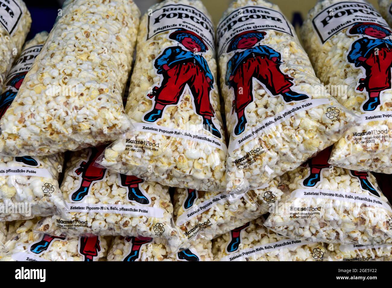 Spilling popcorn hi-res stock photography and images - Alamy