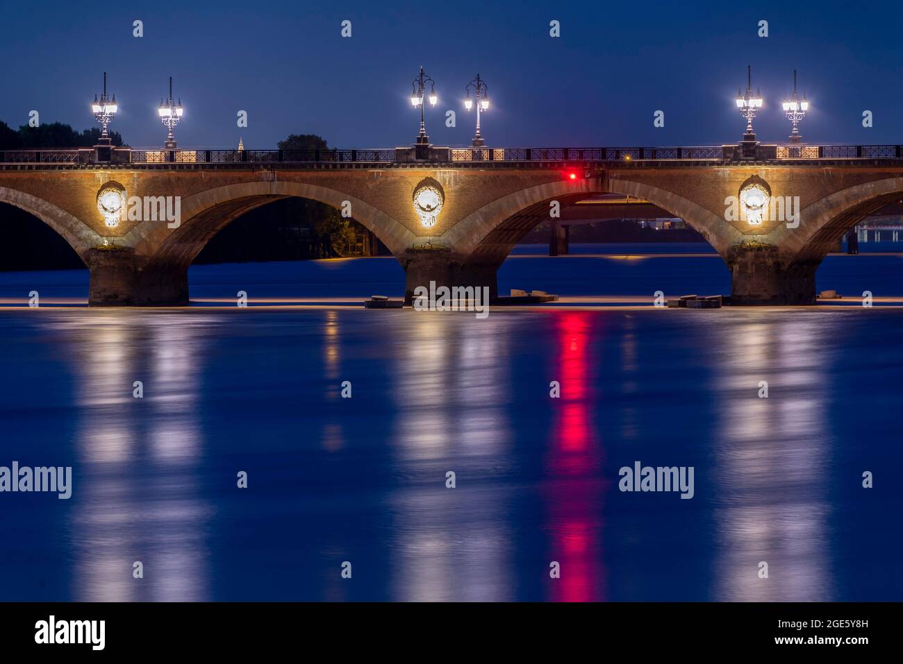 Pont de Pierre, bridge over the Garonne, Bordeaux, Aquitaine, France ...