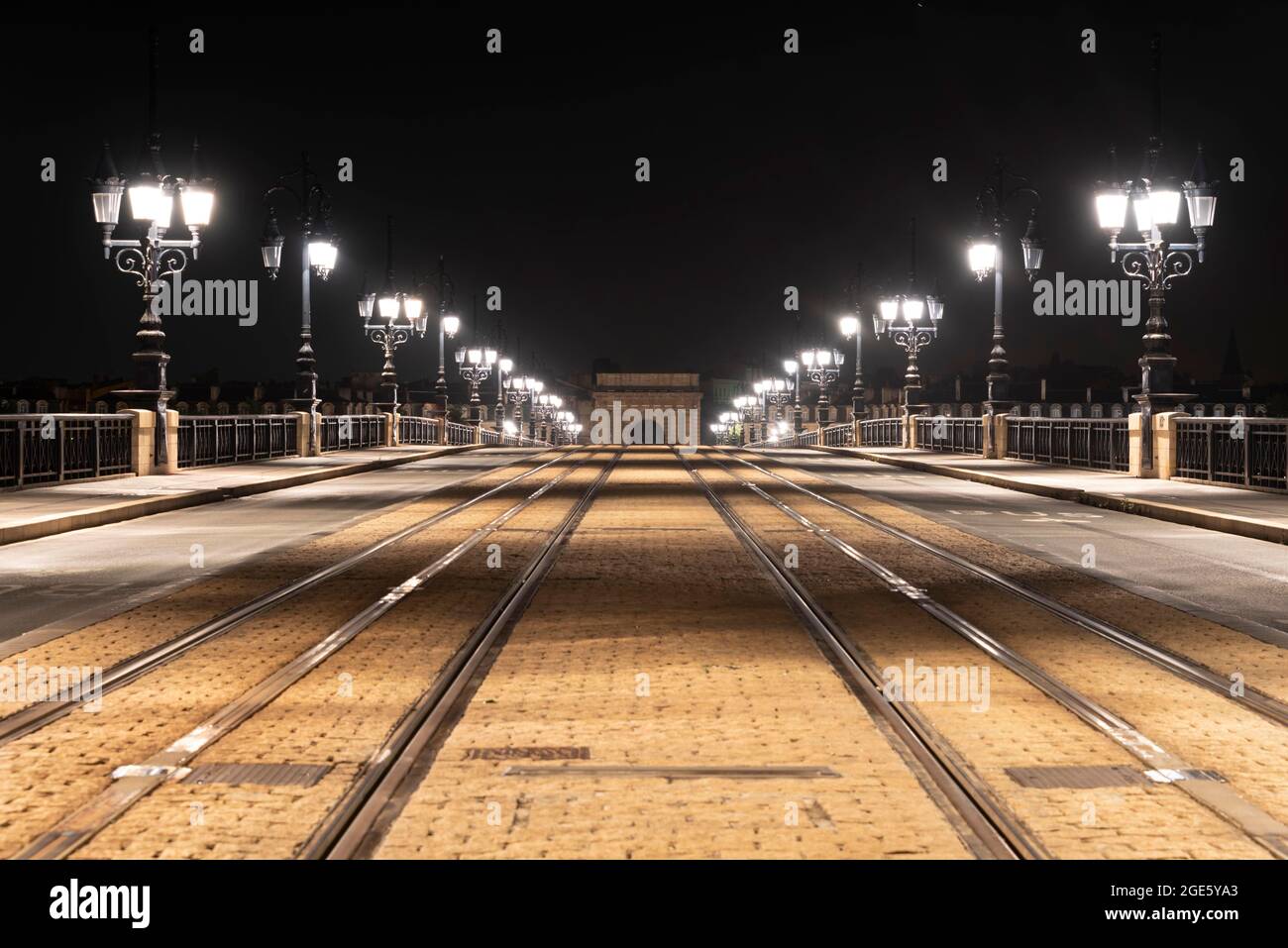 Pont de Pierre, bridge over the Garonne, Bordeaux, Aquitaine, France ...