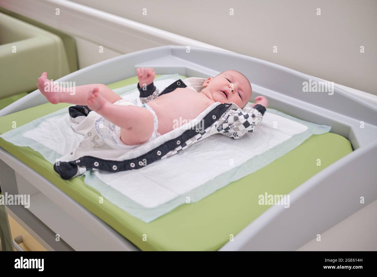 Doctor baby diaper change hi-res stock photography and images - Alamy