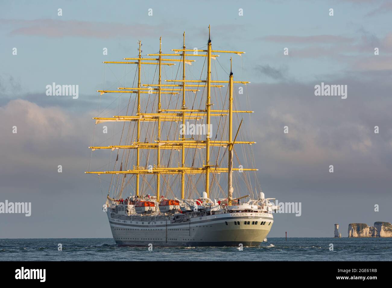 Squared rigged sailing ship hi-res stock photography and images - Alamy