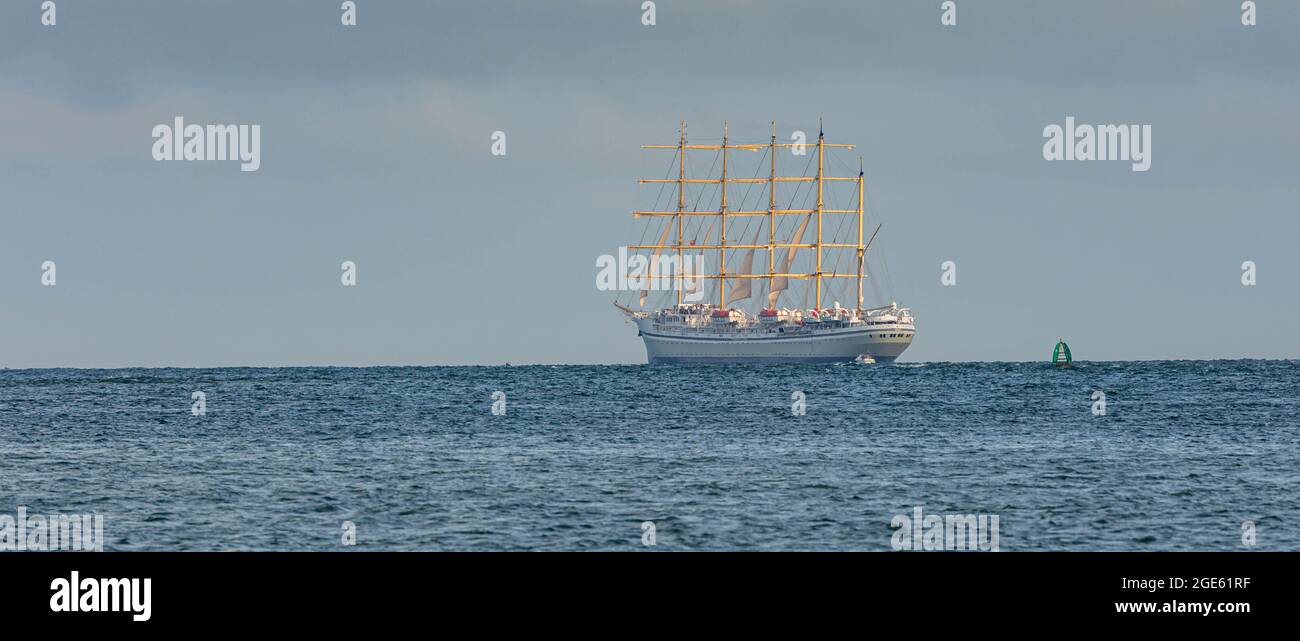 Squared rigged sailing ship hi-res stock photography and images - Alamy