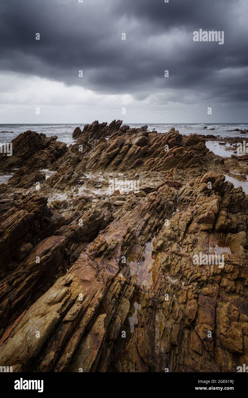 Jagged rocky coastline hi-res stock photography and images - Alamy