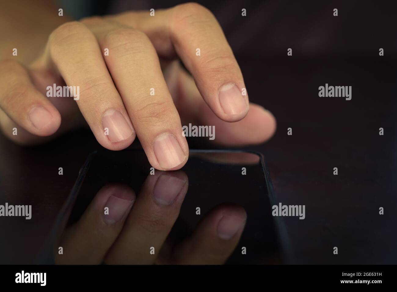 Hand holding smartphone document hi-res stock photography and images ...