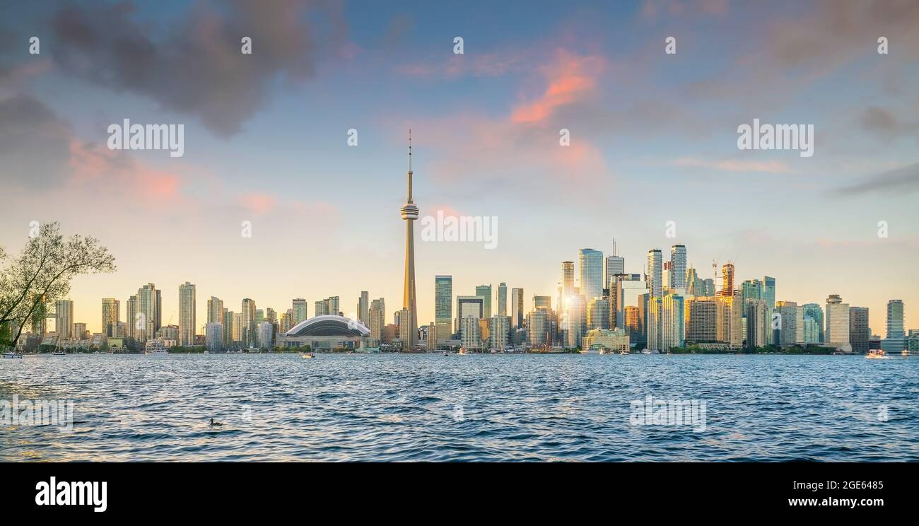Toronto city Skyline at sunset in Ontario, Canada Stock Photo - Alamy