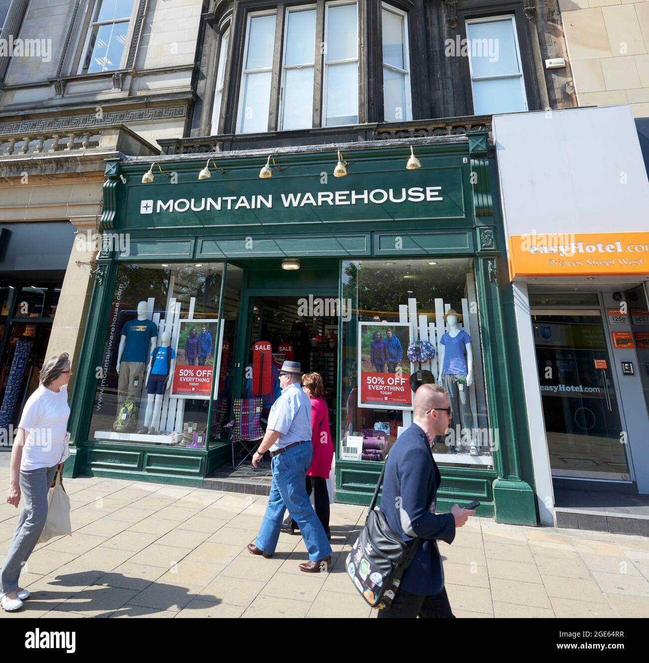 Edinburgh princes street shops hi-res stock photography and images - Alamy