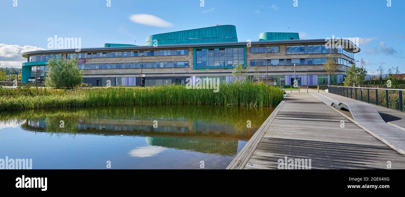 College campus buildings hi-res stock photography and images - Alamy