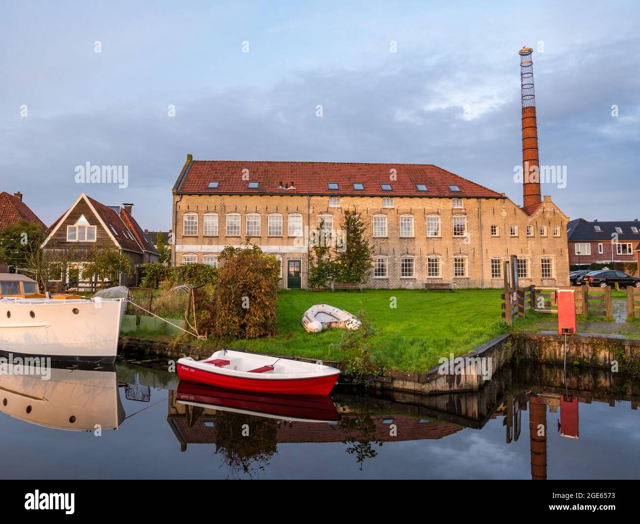 Old ice factory building hi-res stock photography and images - Alamy