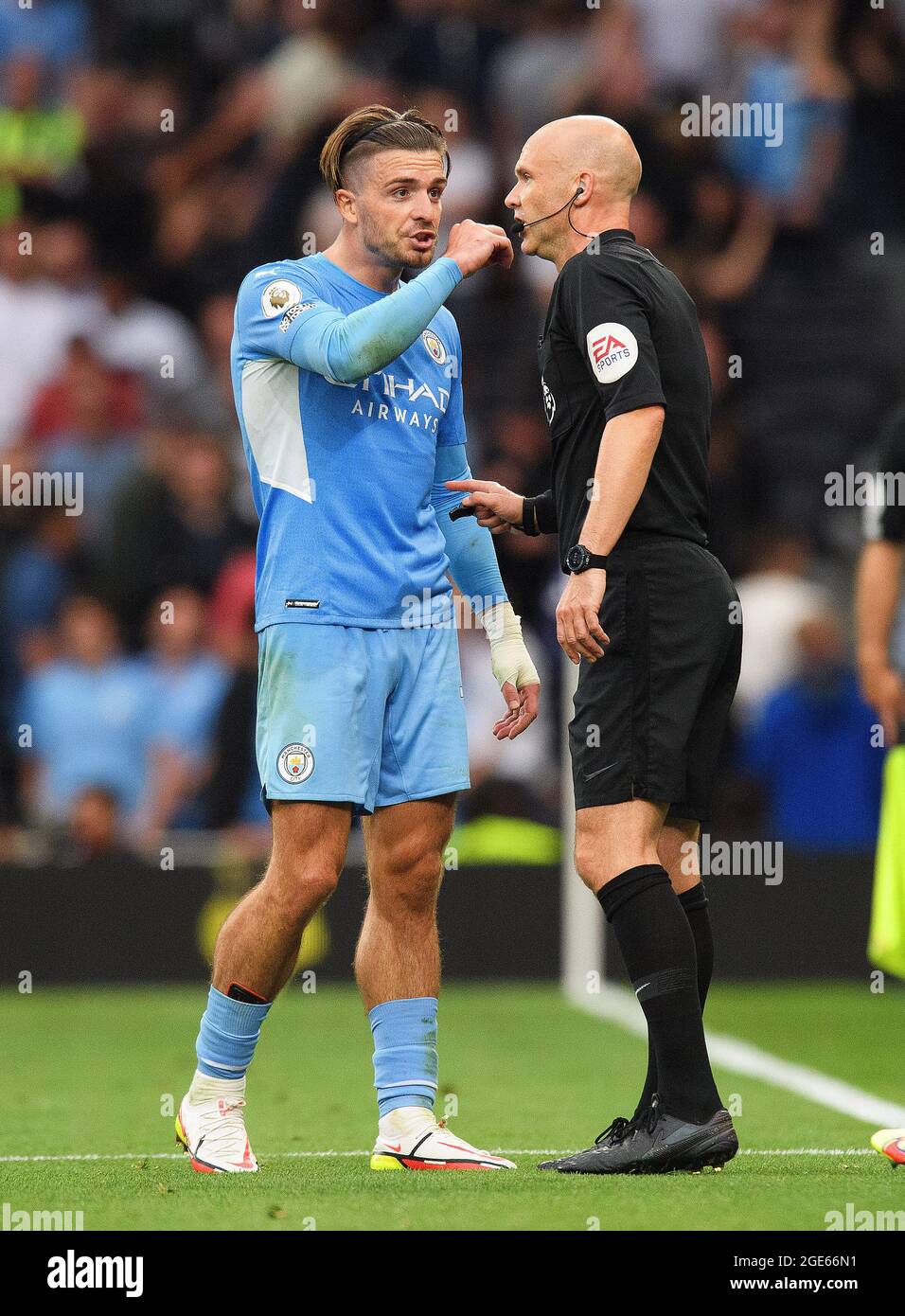 Soccer jack taylor referee hi-res stock photography and images - Alamy
