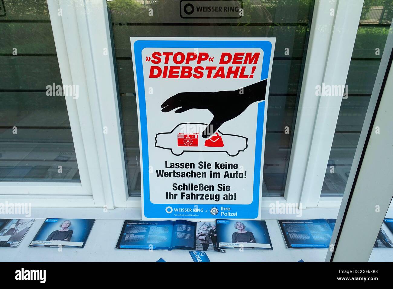 Weisser ring hi-res stock photography and images - Alamy