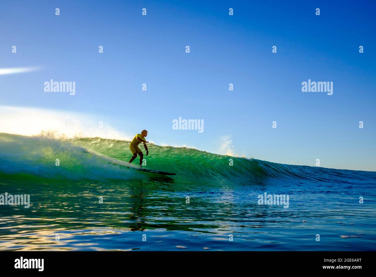 Wave curl surfer hi-res stock photography and images - Alamy