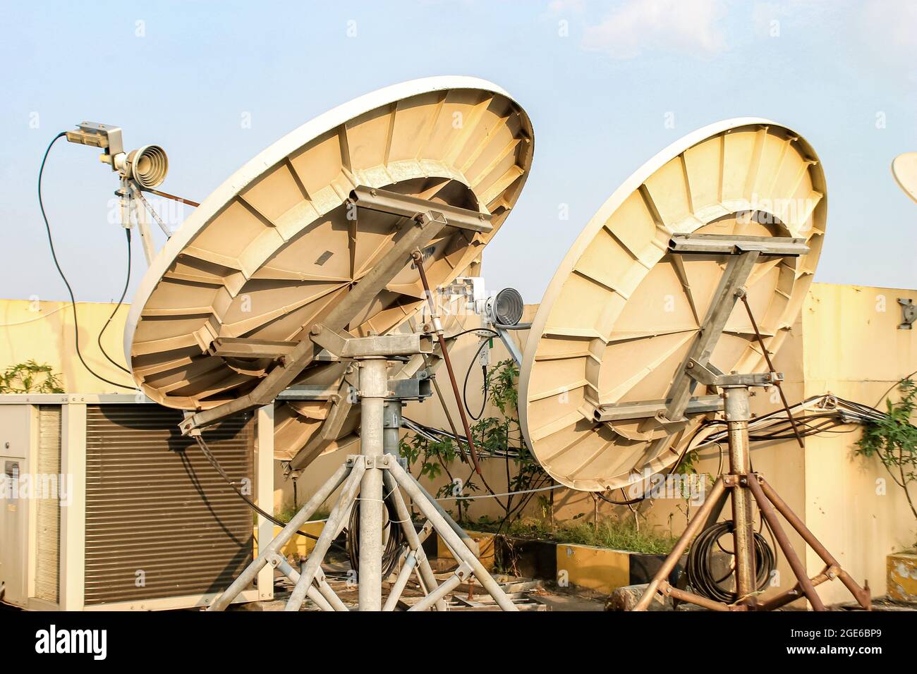Signal Transmitter Pole on the top of the building Stock Photo - Alamy