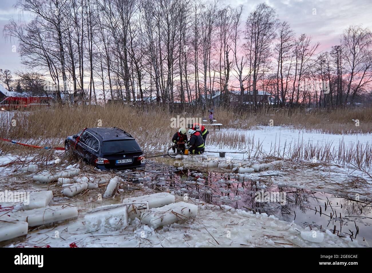 The car broke into the ice and drowned in the lake. Work of the rescue ...