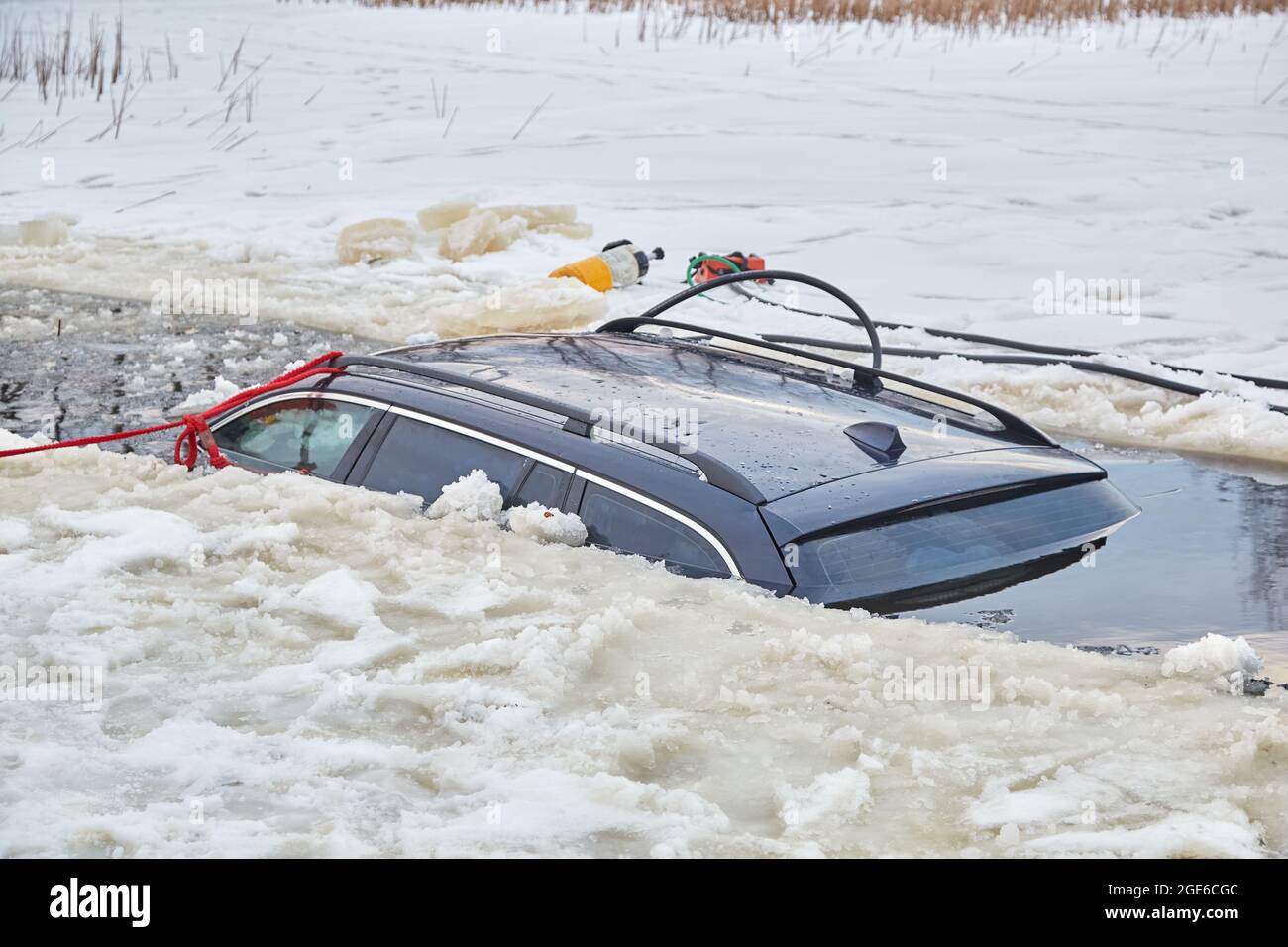 The car broke into the ice and drowned in the lake. Work of the rescue ...