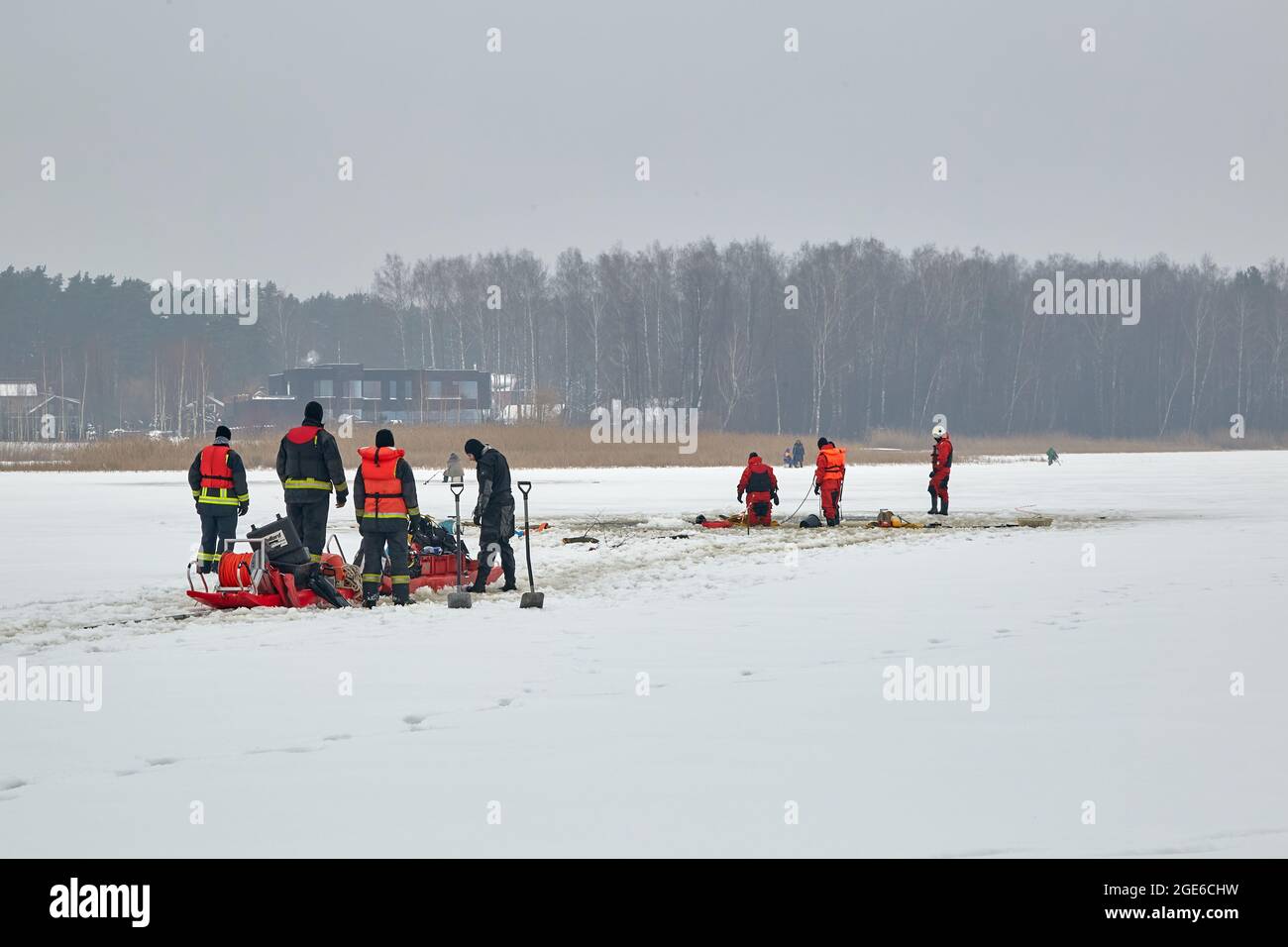 The car broke into the ice and drowned in the lake. Work of the rescue ...