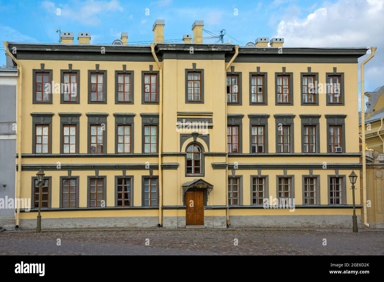 Simple functional architecture hi-res stock photography and images - Alamy