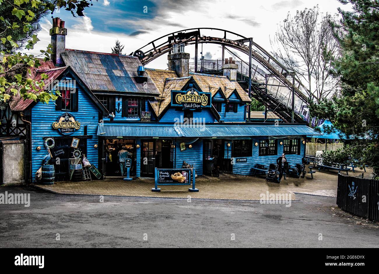Chessington world of adventures ride hi-res stock photography and ...